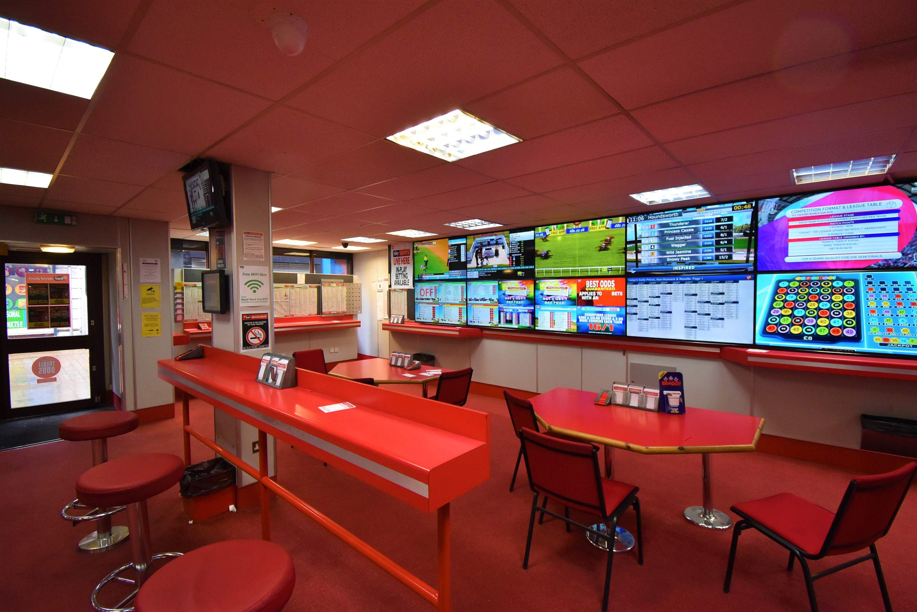 44/6 Northgate, Blackburn, BB2 1JL – Dave Pluck Bookmakers